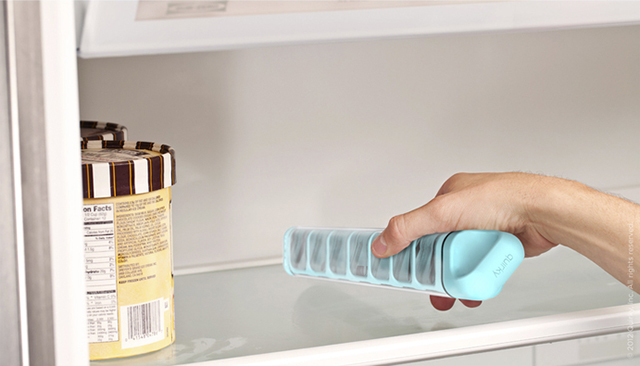 Cube Tube, A Vertical Ice Cube Tray Invented to Avoid Spills