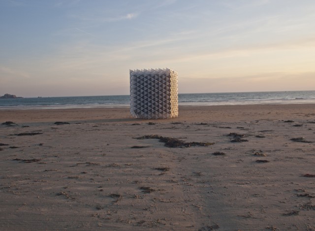 Three Cubes Colliding, A Beautiful Cube-Shaped Kite Sculpture