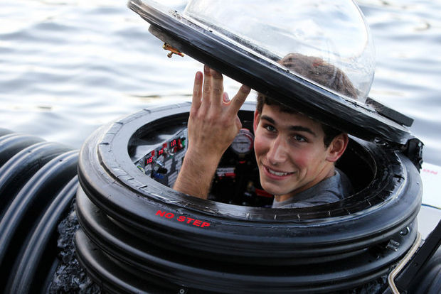 High School Student Builds a Fully Operational One-Man Submarine