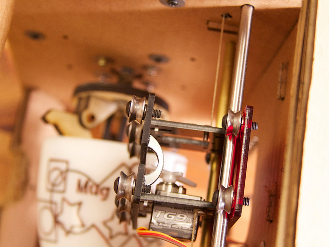 Mug Marker, A Cardboard CNC Machine That Can Draw on Mugs
