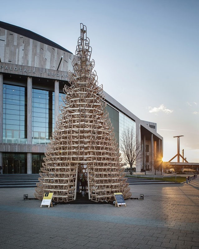 Three-Story Tall Christmas Tree Installation in Budapest Made Using 365 ...