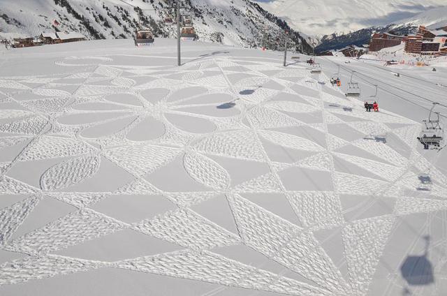 Man Creates Huge Geometric Artworks by Walking Through the Snow