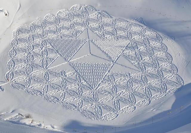 Man Creates Huge Geometric Artworks by Walking Through the Snow