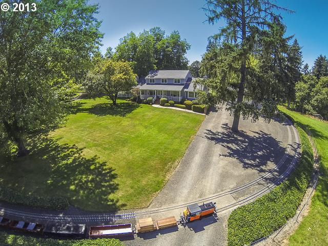 'Railway Resort' House for Sale in Oregon Has Its Own Mini Railroad