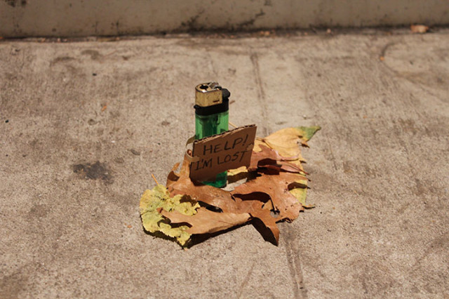 Artist Gives Lost Items in New York City a Voice by Making Little Signs ...