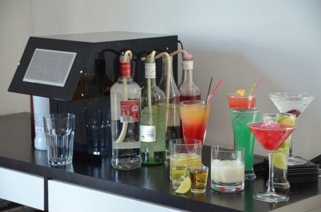 BoozeBot, A Cocktail-Making Robot That Can Mix Over 4,500 Different Drinks