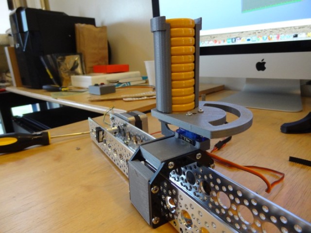 MIT Student Creates a Robot That Plays Connect Four for a Course Final