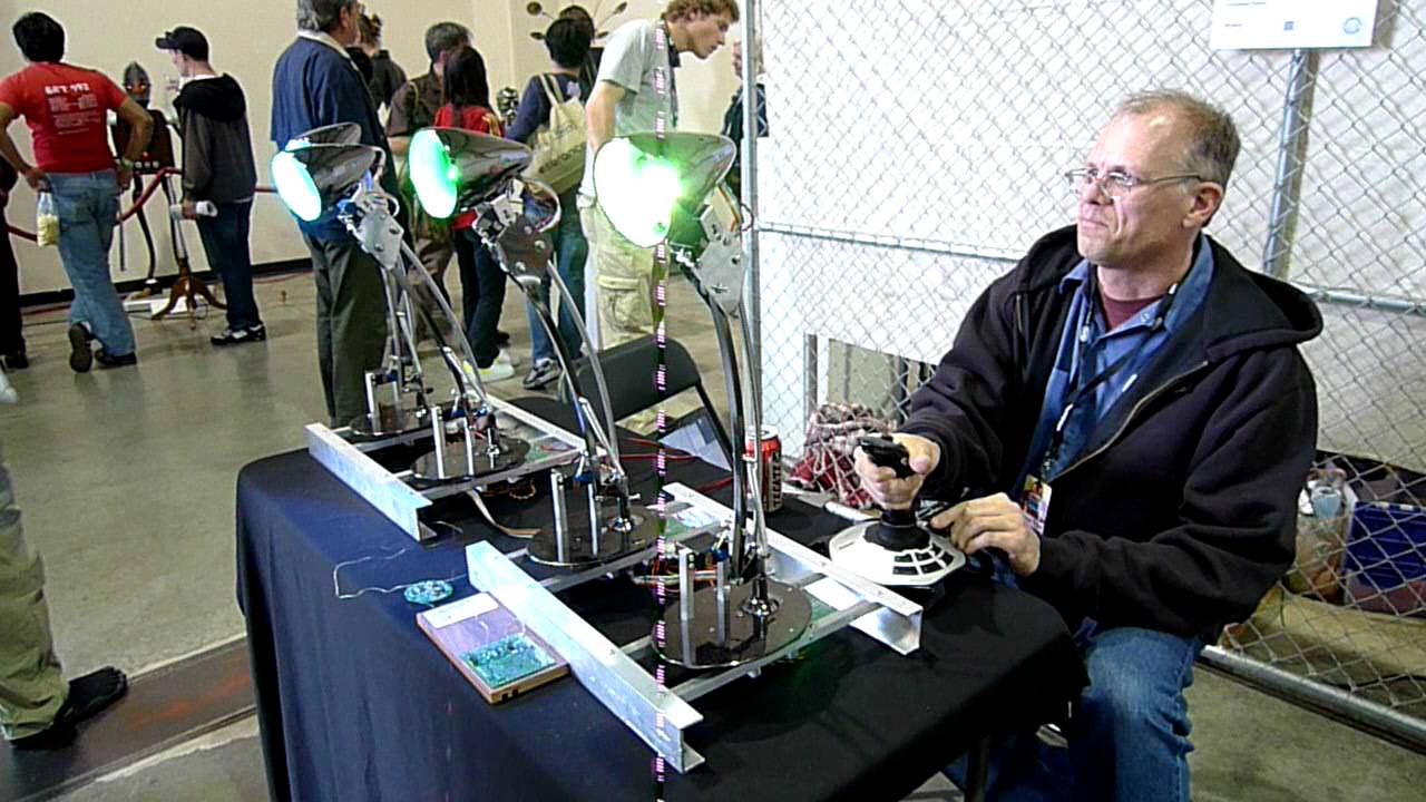 Synchronized Dancing Robotic Desk Lamps by Jonathan Foote