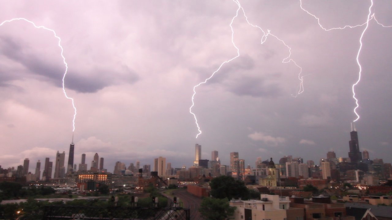 Video of Lightning Simultaneously Striking Three of the Tallest ...