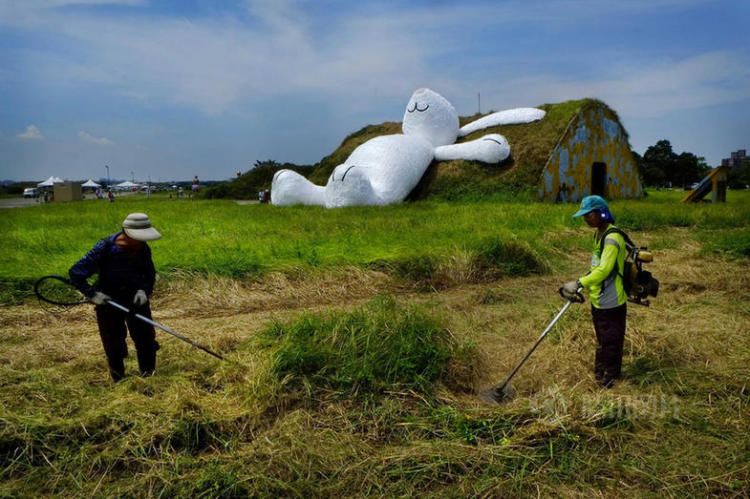 'Moon Rabbit', A Giant Paper Rabbit Sculpture in Taiwan