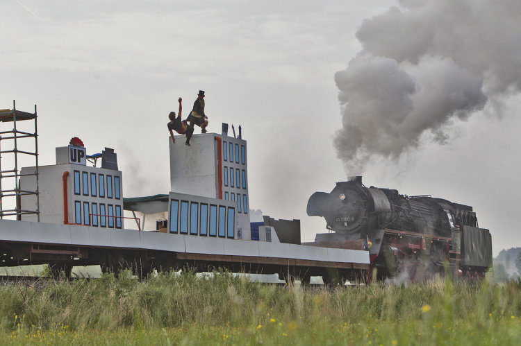 Freerunning Stunts Performed on a Moving Train Transformed Into a Real ...