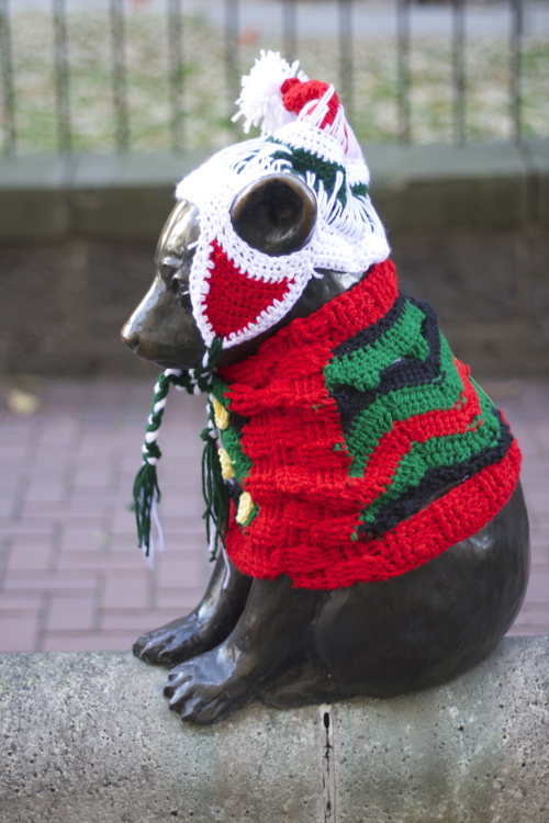 Festive Yarn Bombing Puts Ugly Holiday Sweaters on Iconic Portland ...