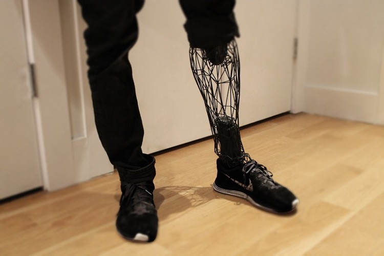 A Sleek, Lightweight 'Exo-Prosthetic' Artificial Leg 3D Printed With ...