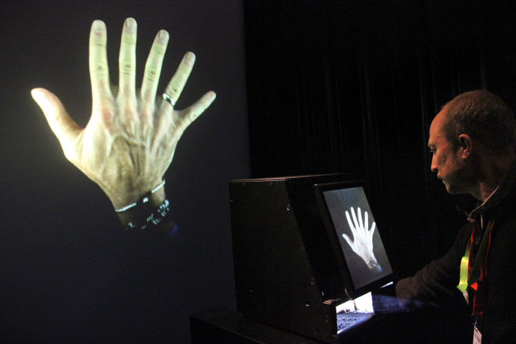 'Augmented Hand Series', A Box That Creates Trippy Visual Manipulations ...
