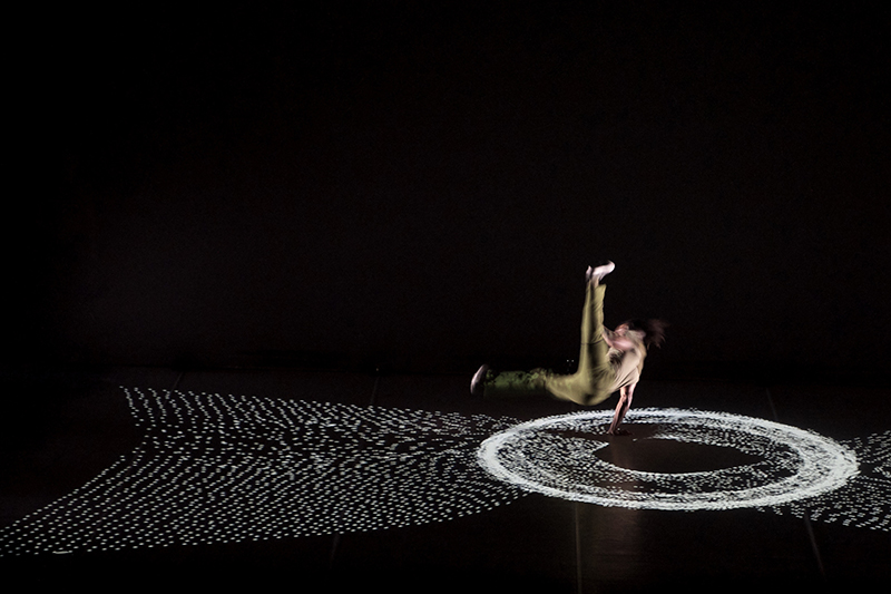'Pixel', Dancers Interact With Digital Environments in a Mesmerizing ...