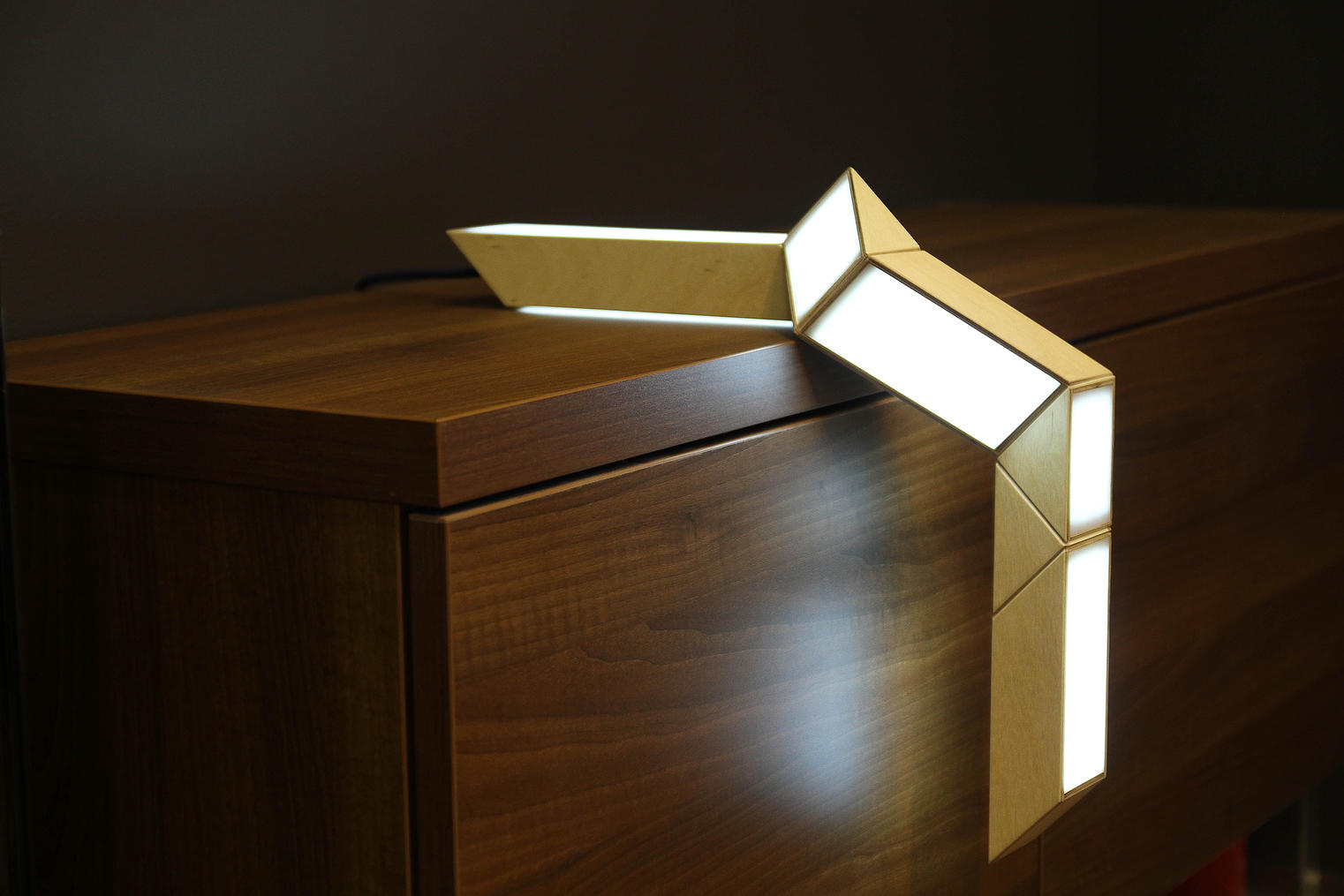 A Clever Hinged Lamp Based on the Rubik's Snake Toy