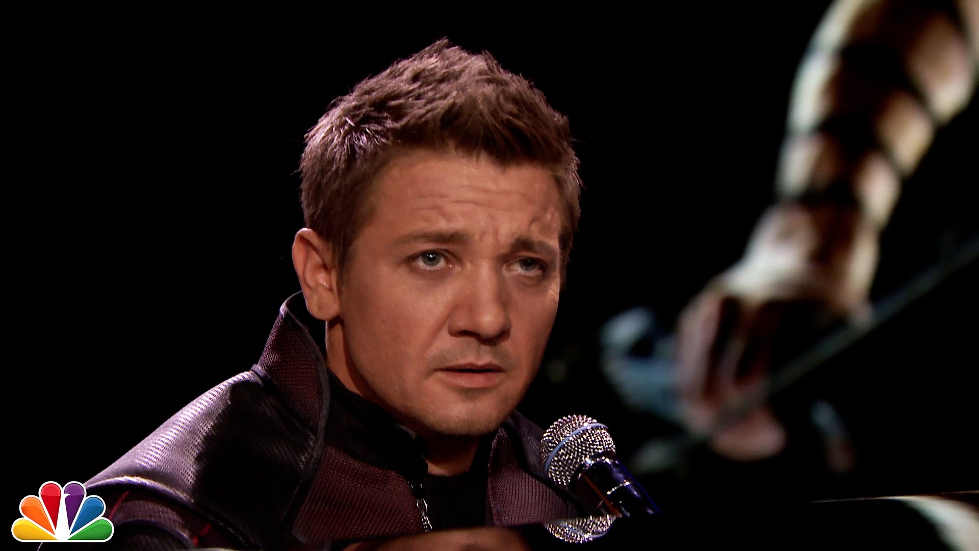 Hawkeye Sings About His Pretty Sweet Super Powers to the Ed Sheeran ...