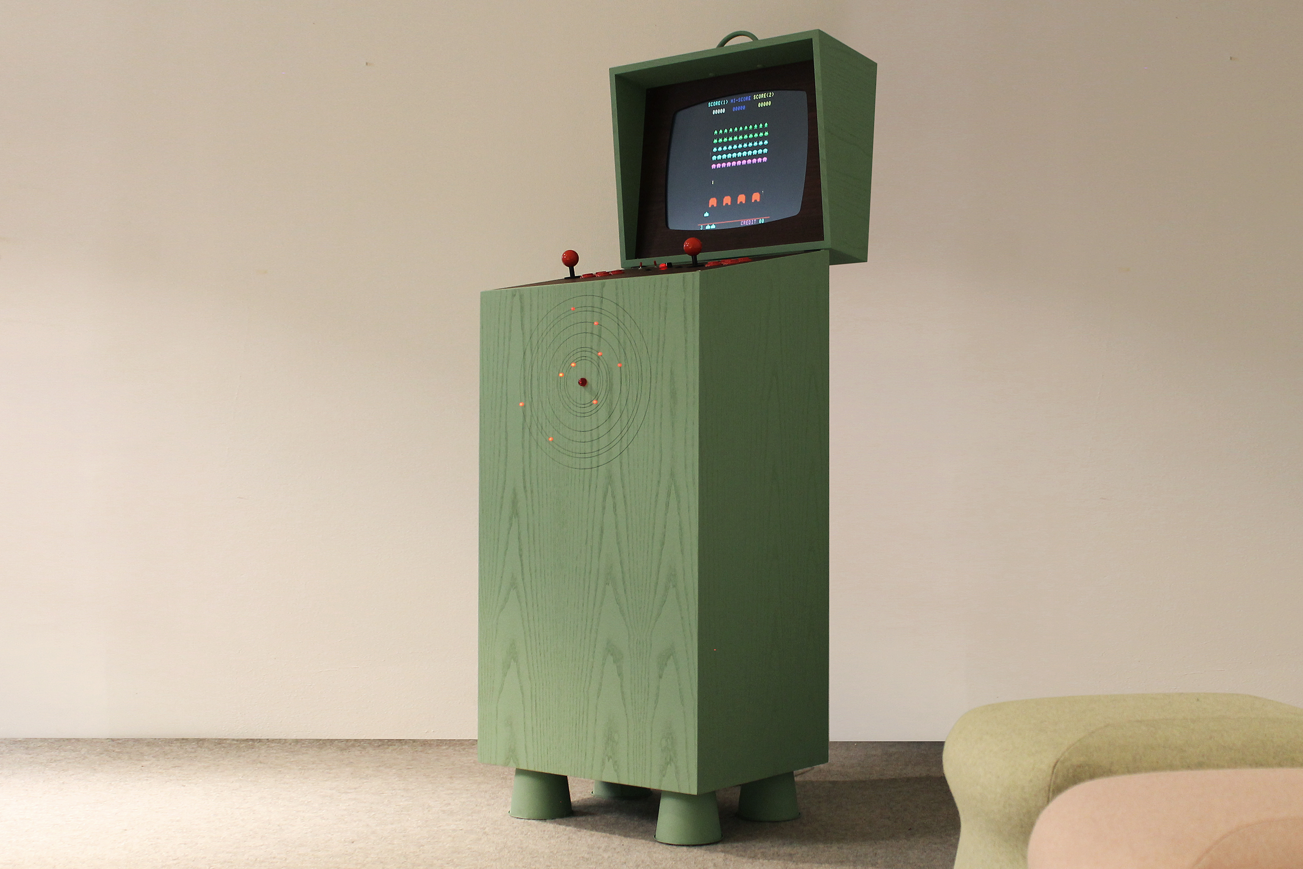 A Gorgeous Handmade Coin-Operated Arcade Cabinet With a Folding Lid