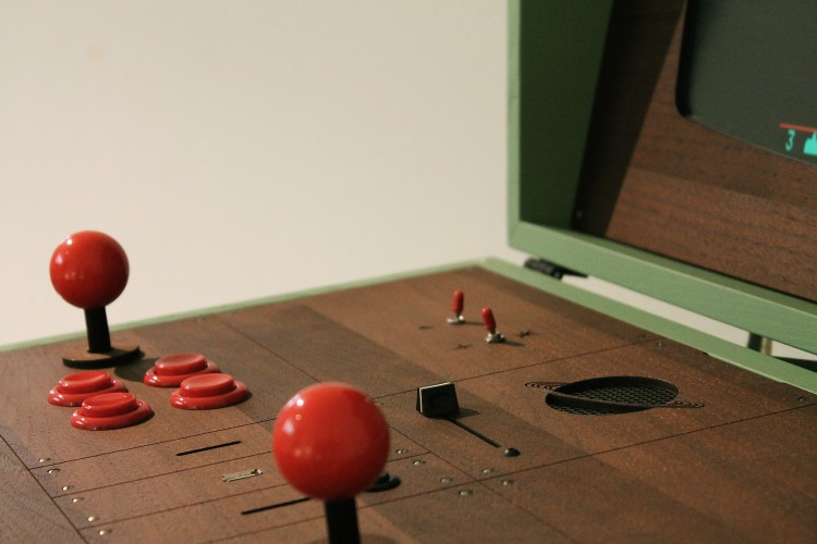 A Gorgeous Handmade Coin-Operated Arcade Cabinet With a Folding Lid