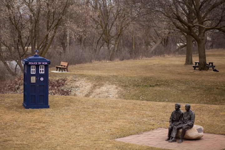 'Doctor Who' Fan Builds a Life-Sized TARDIS in 10 Days to Propose to ...