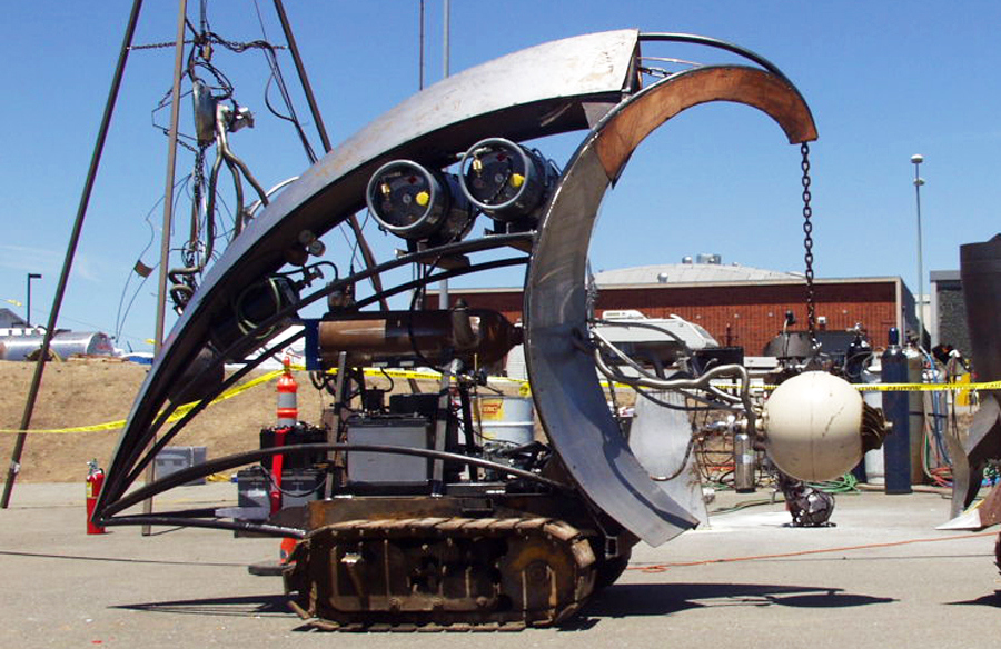 A Look at the Weaponized Electric Vehicle Robots Created by Justin Gray