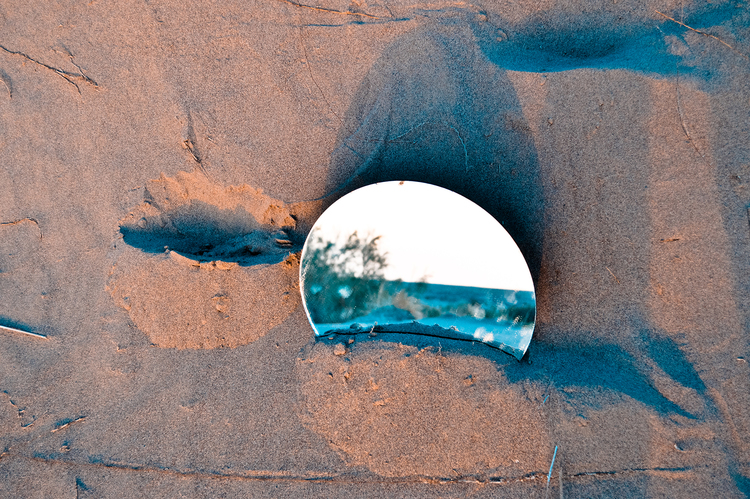 Beautiful Mirrored Art Installations in the Desert by Iranian Artist ...