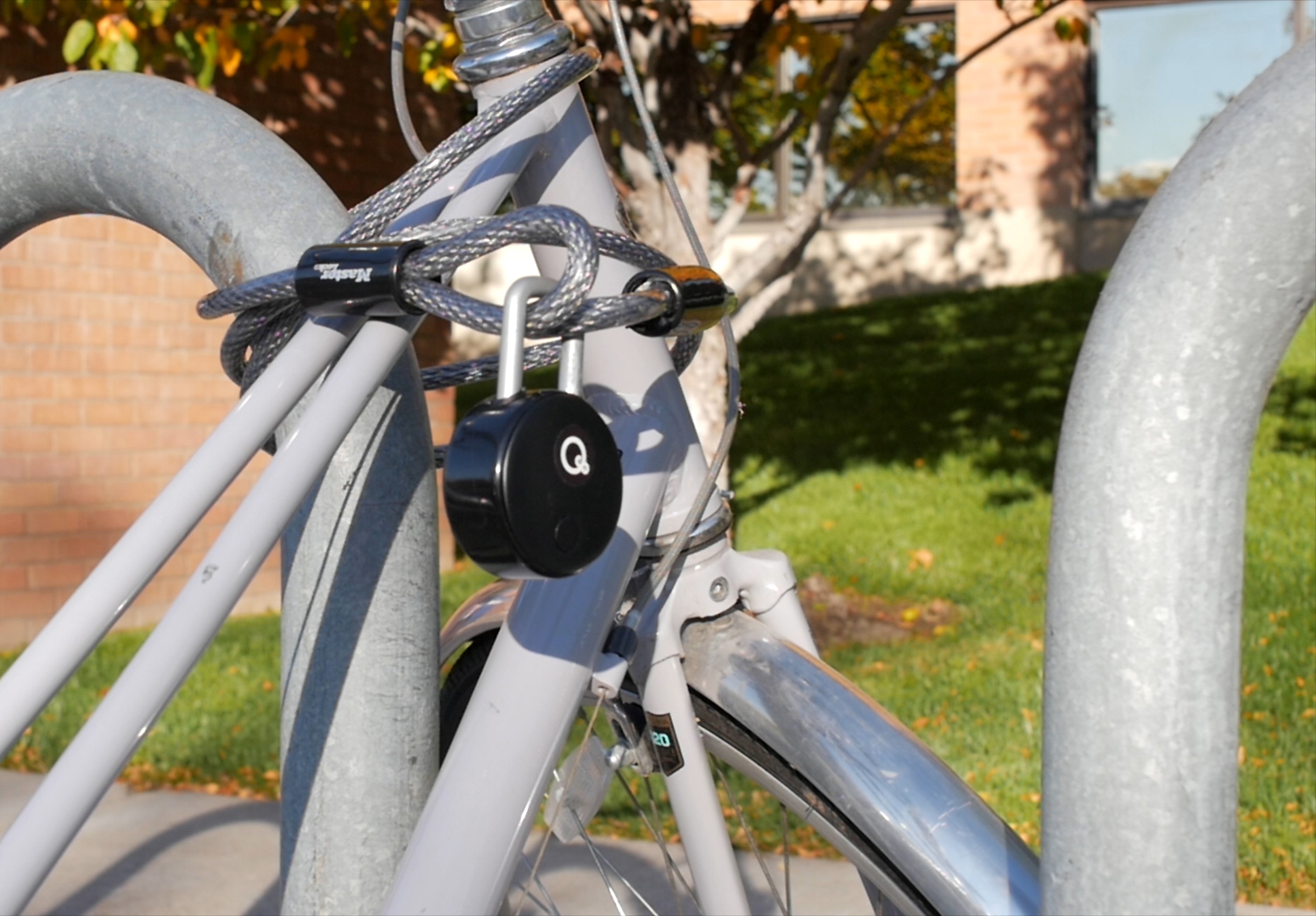 QuickLock, A Padlock That Unlocks Using Bluetooth and NFC Technology