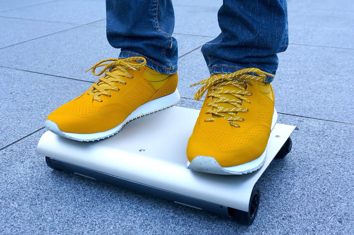 WalkCar, An Ultra-Portable Electric Vehicle the Size of a Laptop