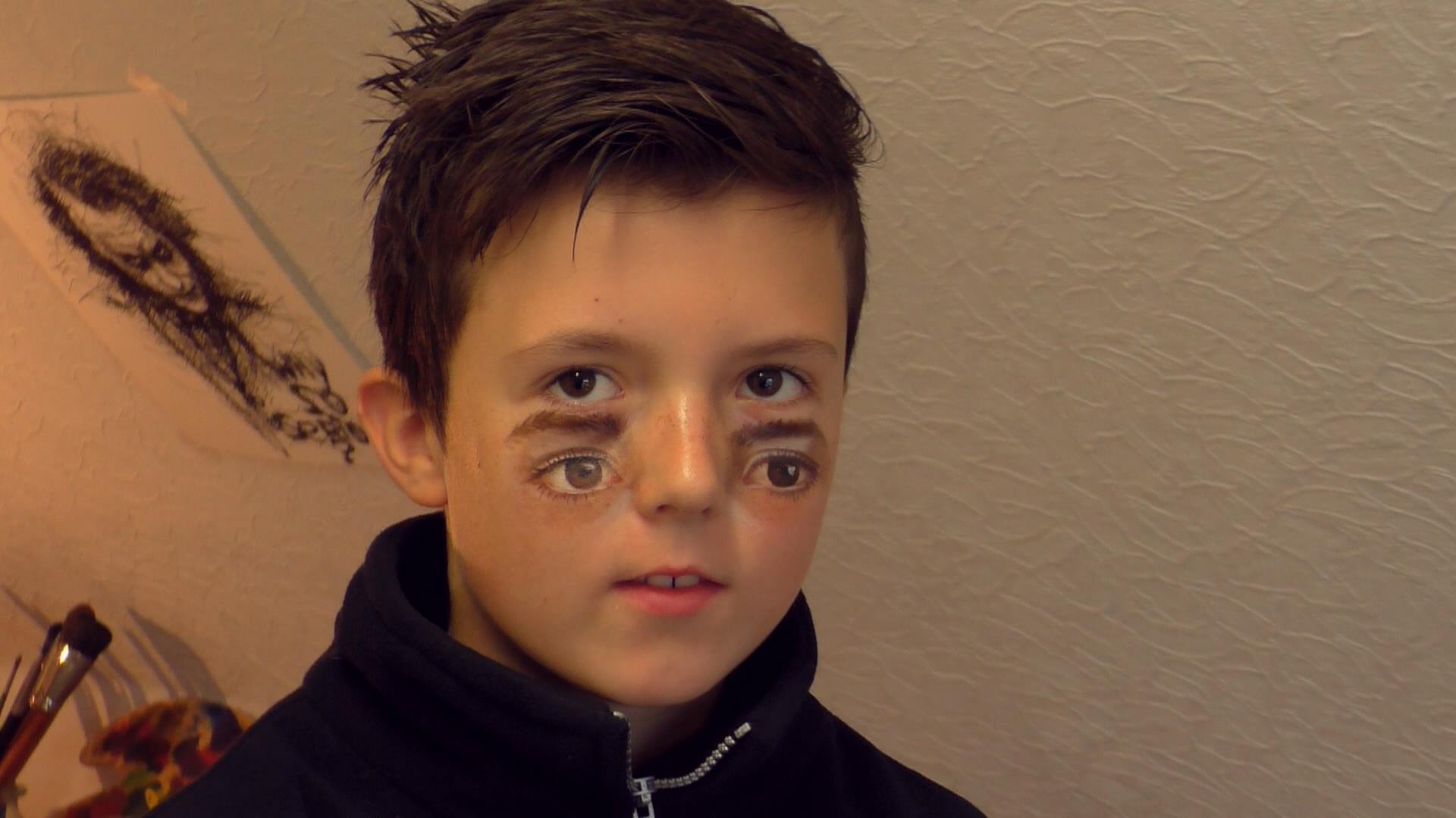 Father and Son Team up to Create an Eerie Double Eye Effect With Makeup ...