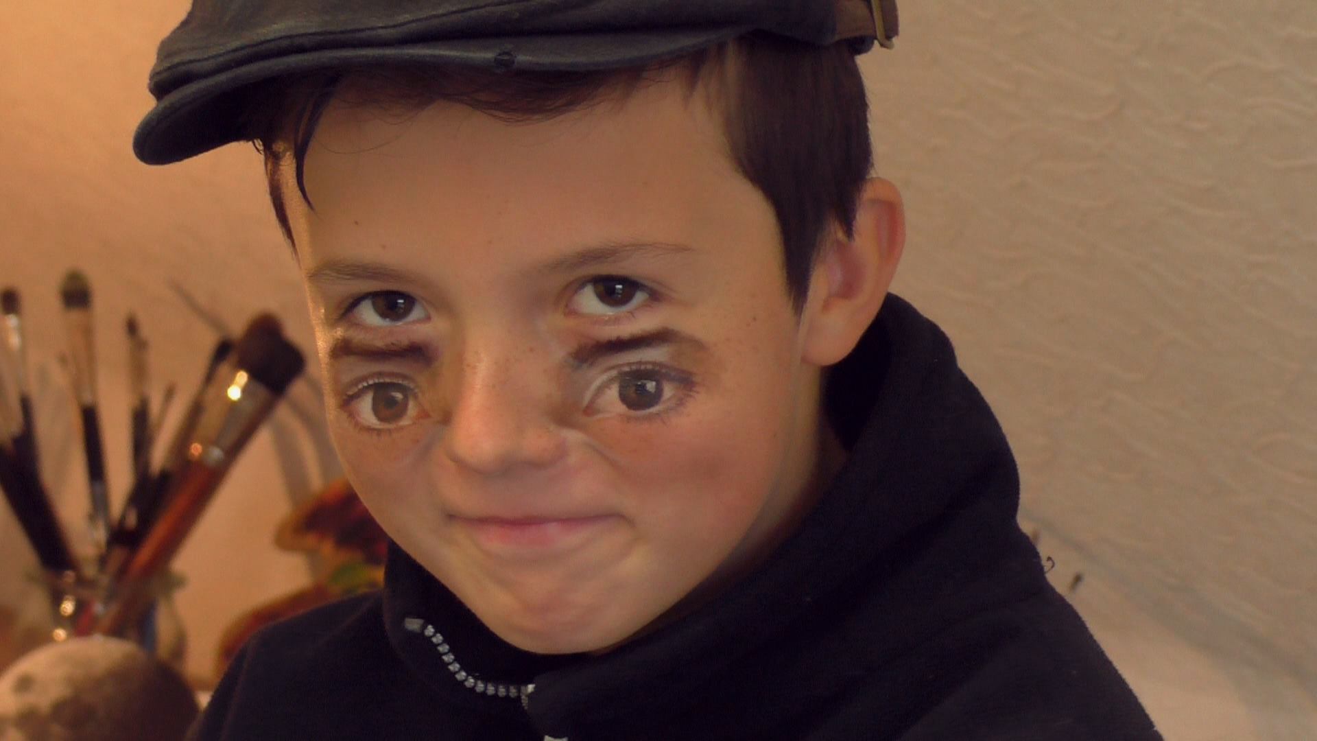 Father and Son Team up to Create an Eerie Double Eye Effect With Makeup ...