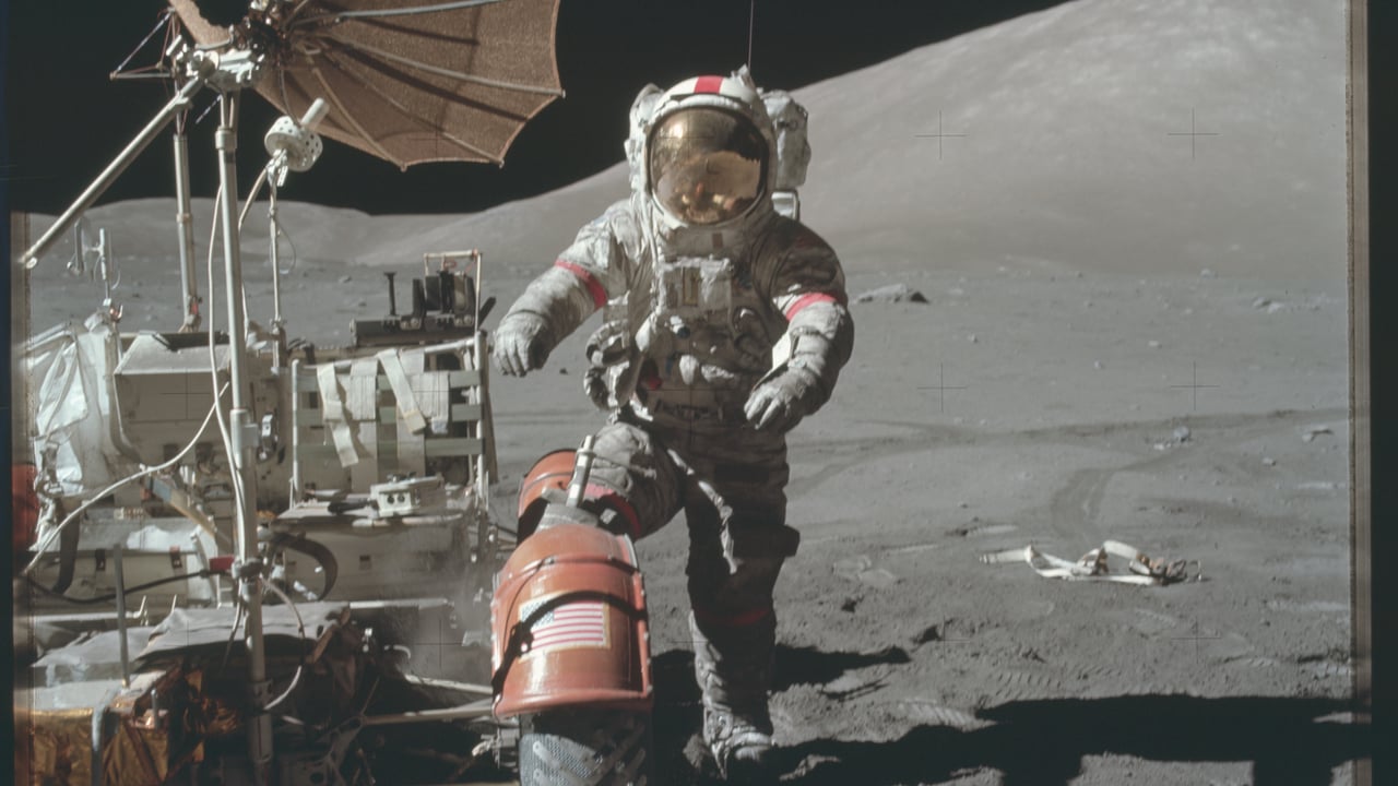 Filmmaker Combines Every Photo From the NASA Apollo Mission Archive ...