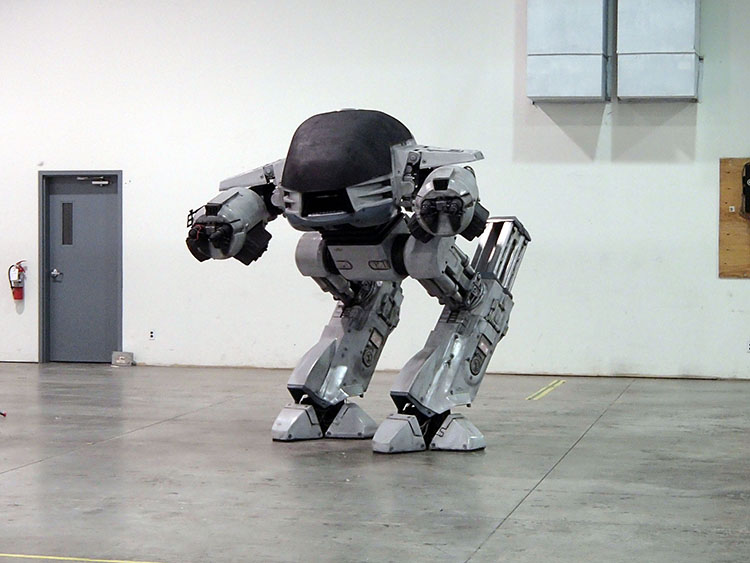 Prop-Maker Creates Amazing Life-Size Costumes Based on Iconic Movie ...