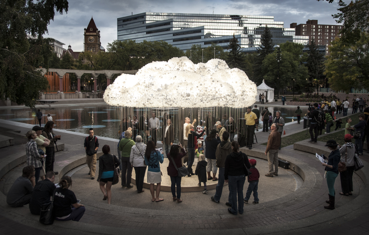 'Cloud', An Interactive Installation of 6,000 Clustered Light Bulbs ...