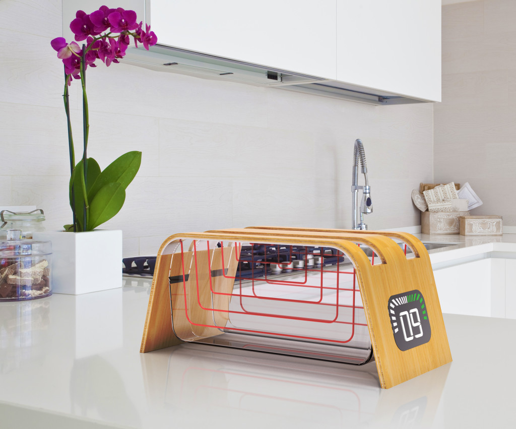 A Brilliantly Designed Slimline Transparent Toaster Made From ...