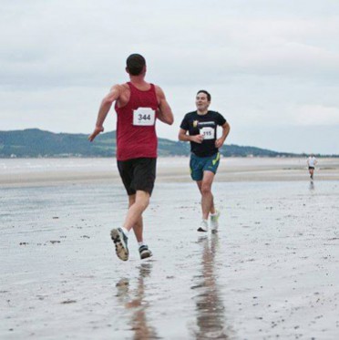 The World Backwards Running Champion Demonstrates His Unusual Talent ...