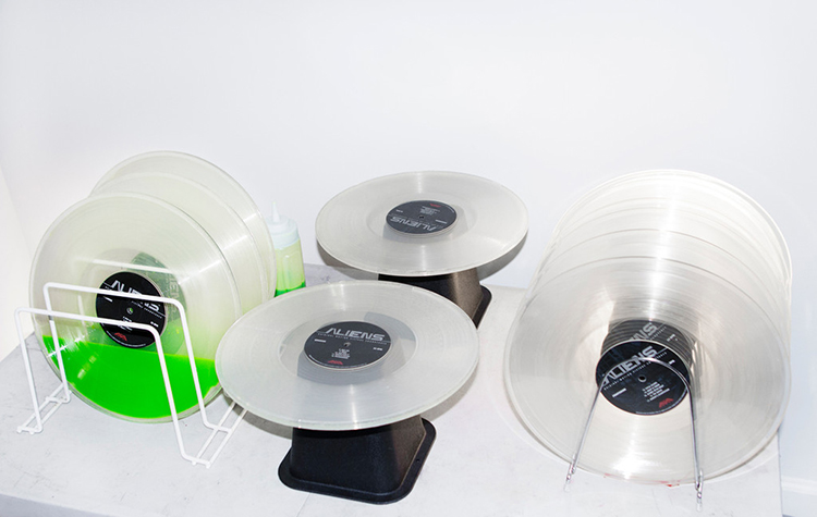 Mondo Releases Aliens Soundtrack as a Liquid-Filled Xenomorph Blood ...