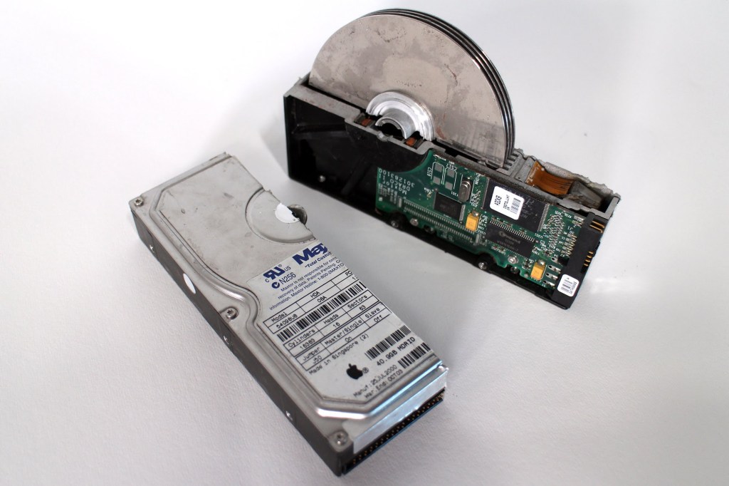 Hitachi Laptop Hard Disk Drive Cut in Half Using a Extremely Powerful ...
