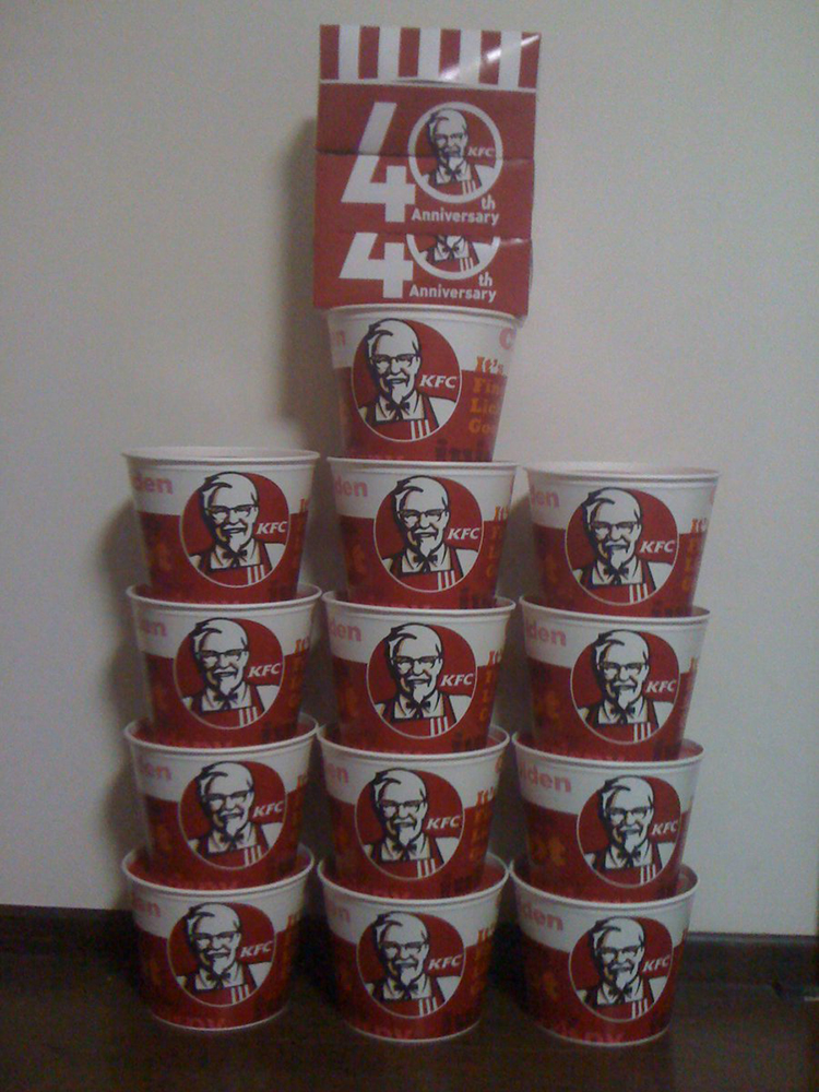 Japanese Artist Uses KFC Chicken Bones to Make a Sculpture of King ...