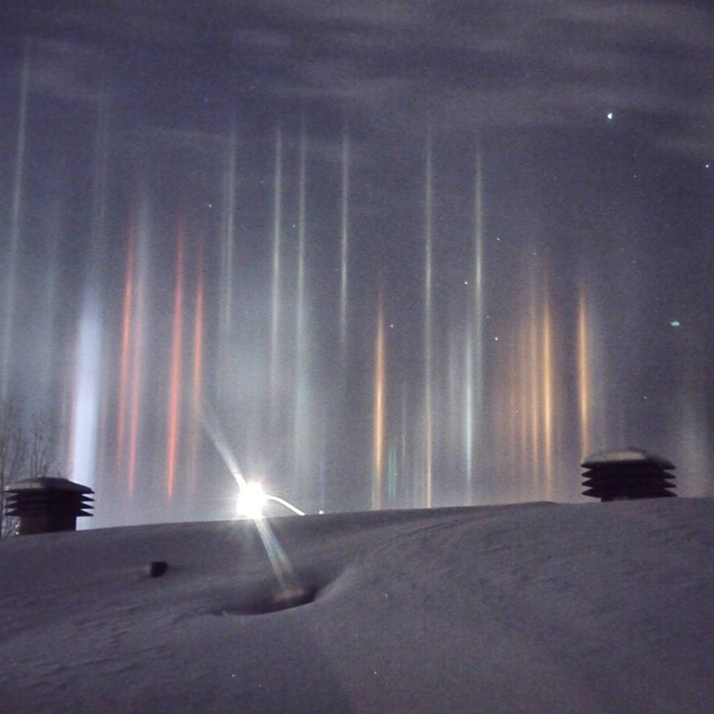 The Amazing Sight of Colorful Light Pillars Shooting Hundreds of Feet ...