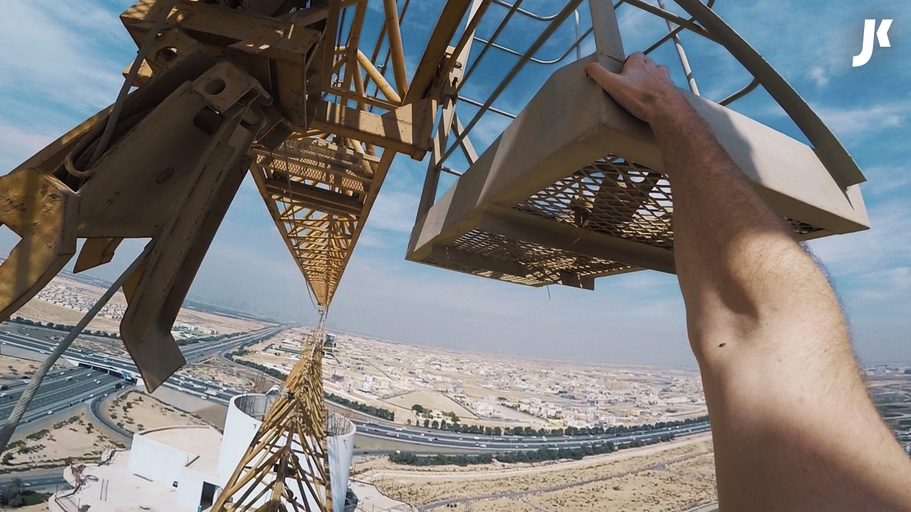 A Daredevil Makes a Terrifying Walk Between Two Tall Buildings Using a ...