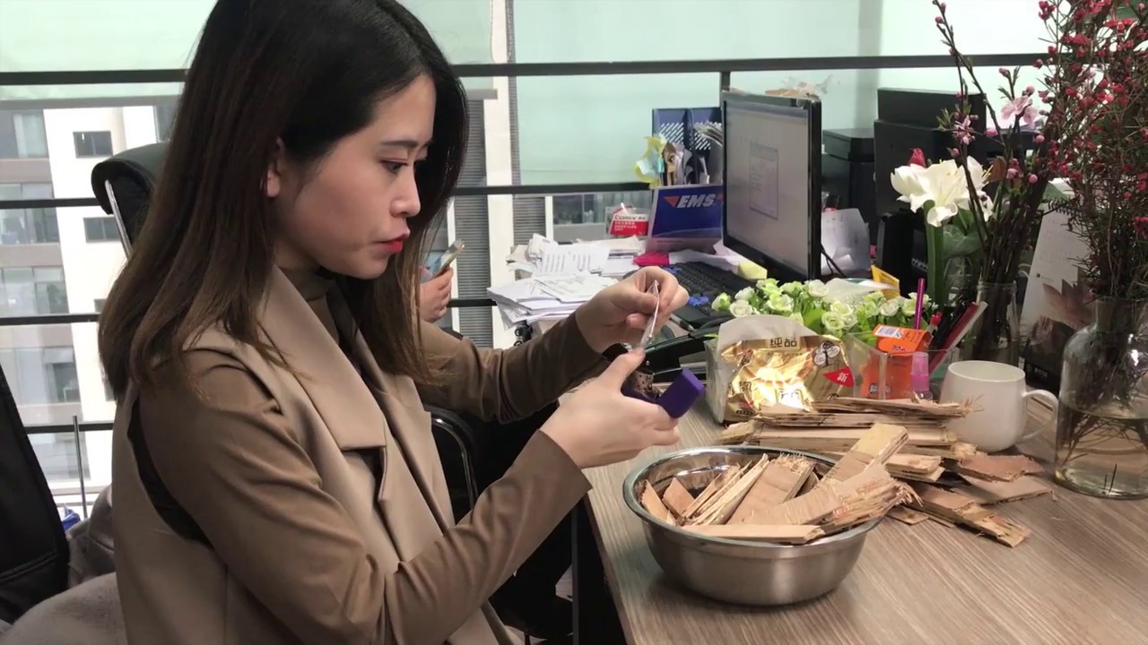 Creative Employee Cooks Steaks on Her Desk With a Barbecue Made of ...
