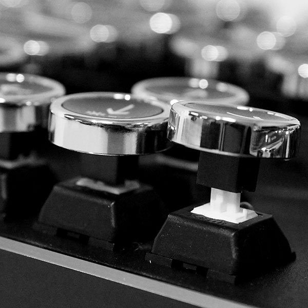 A Retro Mechanical Keyboard That Lets Users Simulate a Typewriter ...