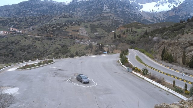 Artist Uses Solid and Dotted Circles of Salt to Create a Confusing Trap ...