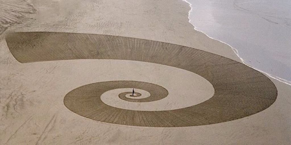 Former Surfer Carves Large Scale Geometric Designs Into the Sand of ...