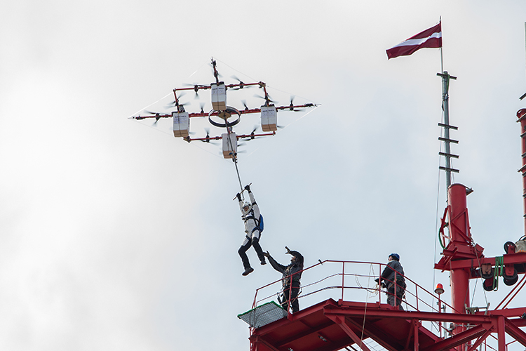 High Power Drone Lifts Daring Skydiver 1,082 Feet Into the Air for an ...
