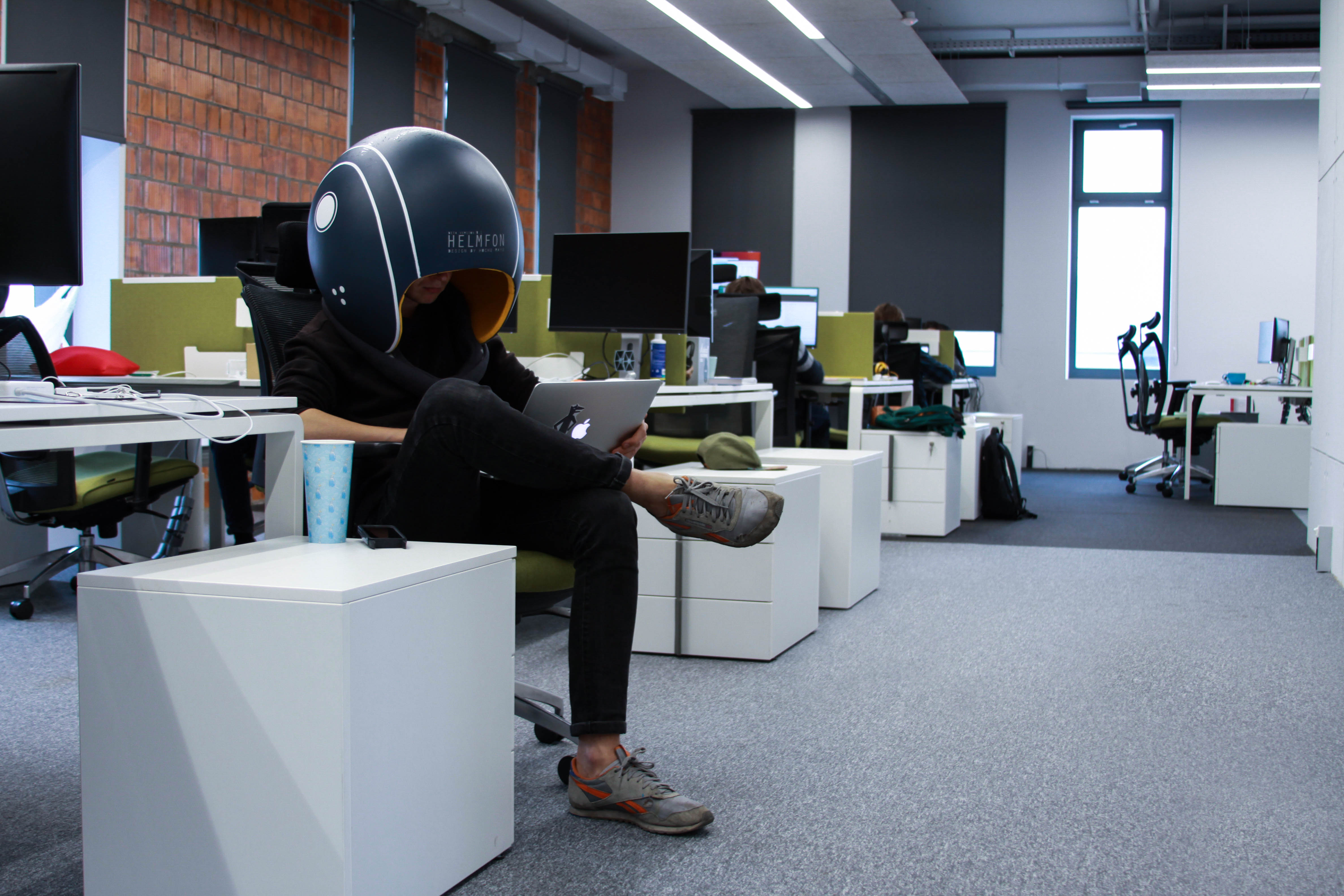 Helmfon, A Cleverly Designed Privacy Helmet That Blocks Out Noise for ...