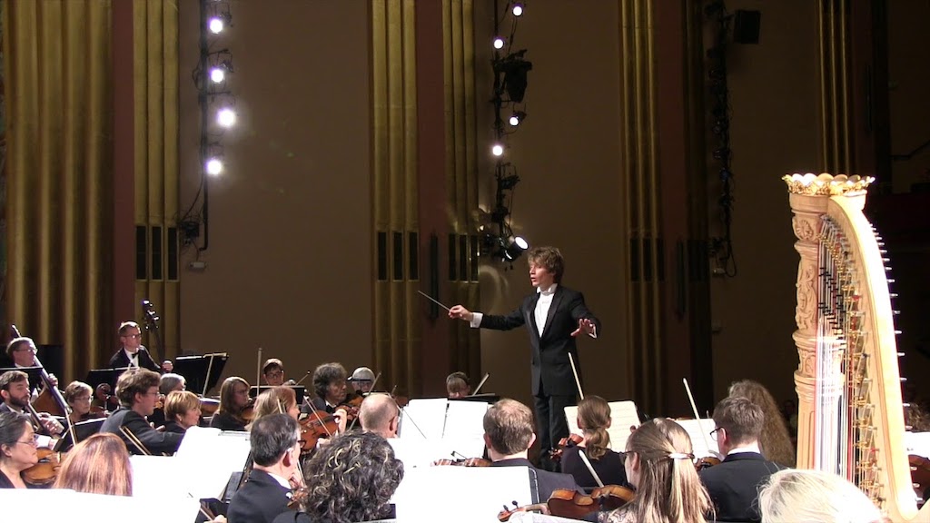Sleeping Audience Member Awakes With a Scream as Orchestra Plays a ...