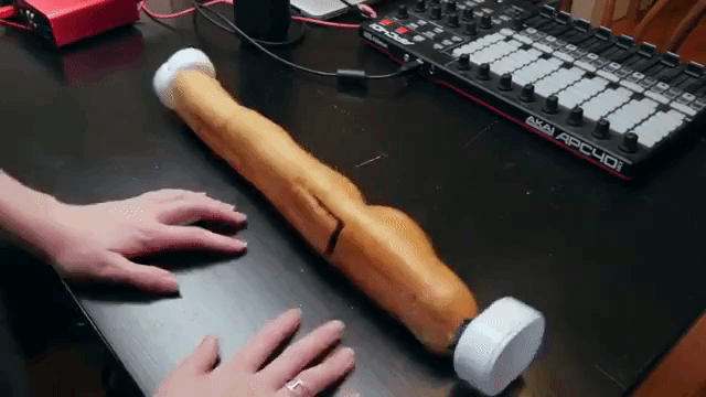 A Simple Wobbler Robot Inside of a Baguette
