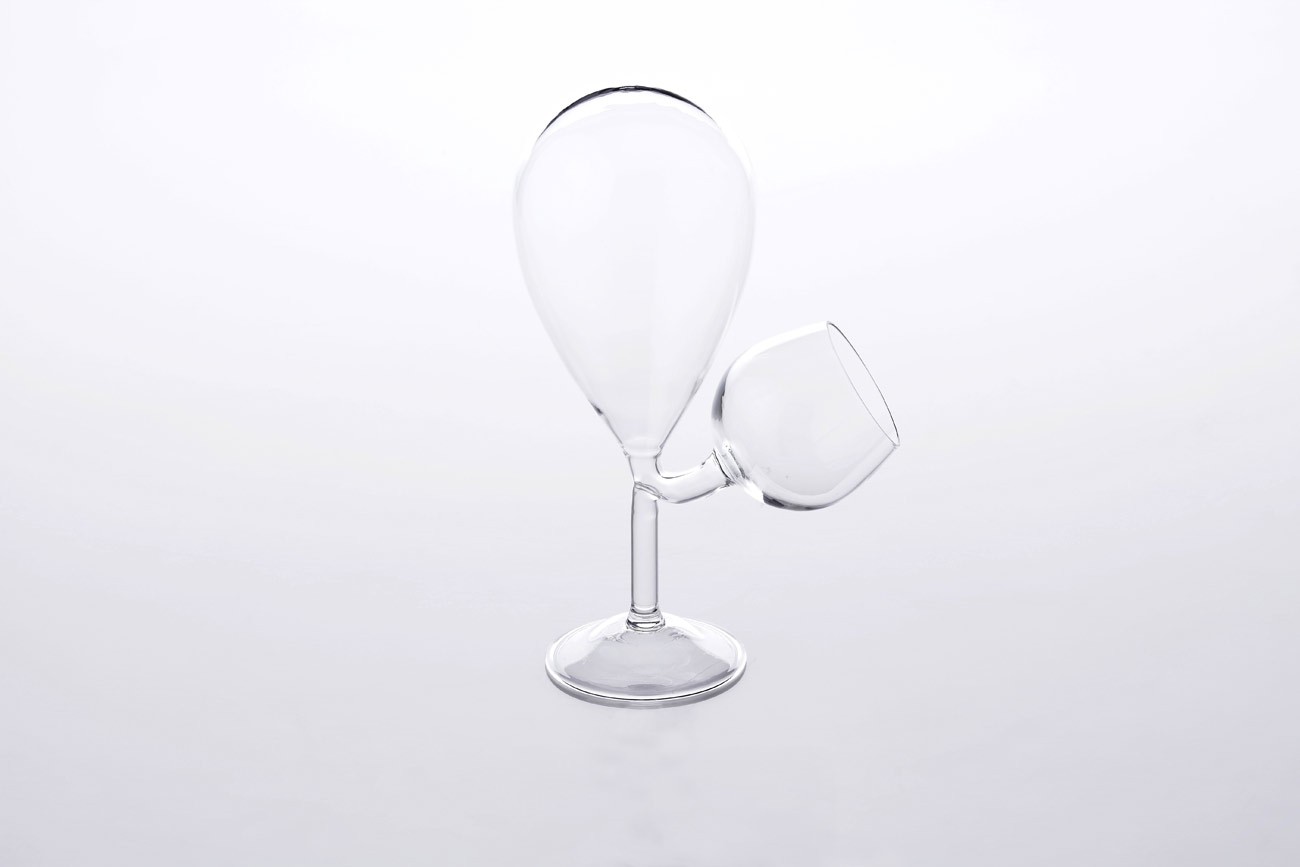 A Dangerously Clever Self-Filling Wine Glass