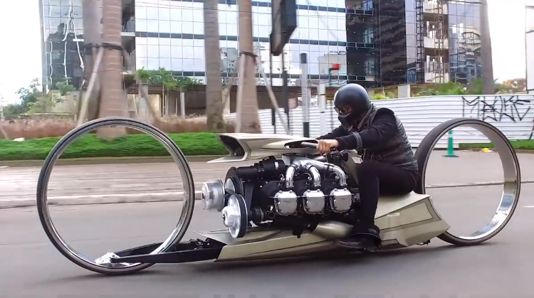 An Amazing Airplane Engine Powered Motorcycle Sporting Hubless Wheels ...